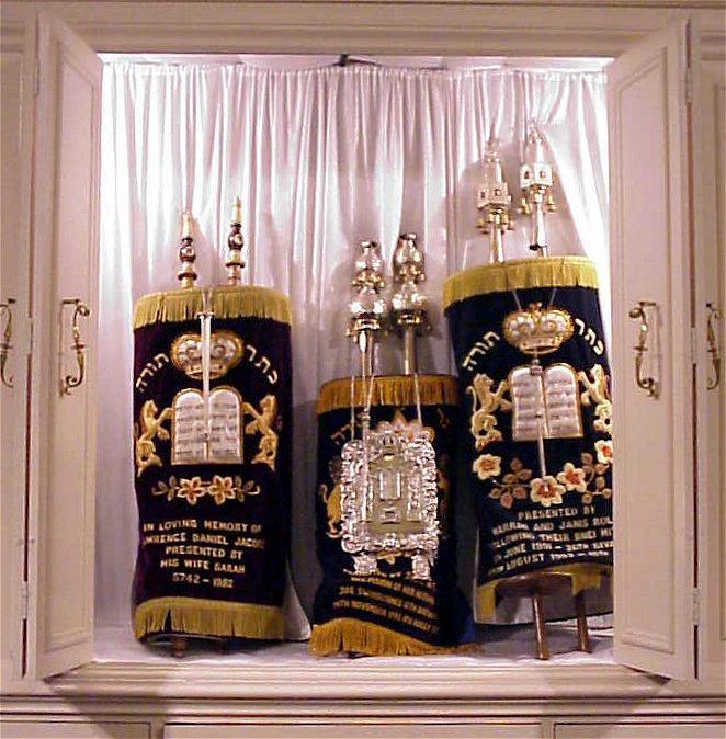 Ancient Scroll Found in Holy Ark Read with Advanced Technology - Think ...